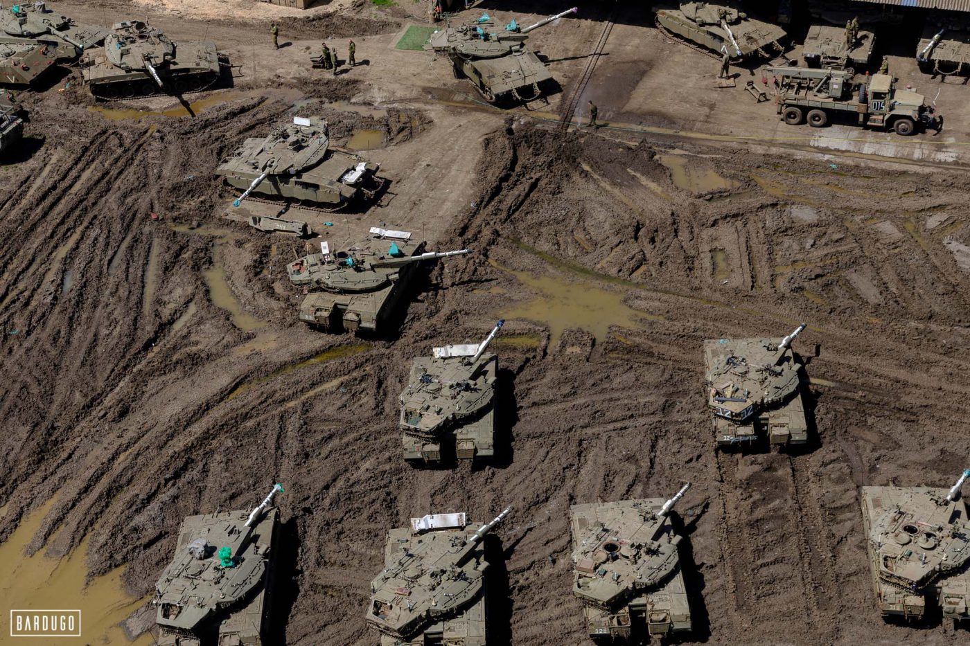 Tanks in Mud טנקים בבוץ - BARDUGO.COM - Catalog